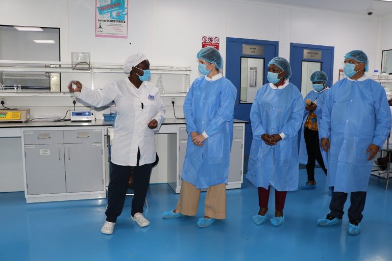 DEPUTY MINISTER FOR HEALTH AND UK MINISTER FOR DEVELOPMENT VISIT TEMA ...